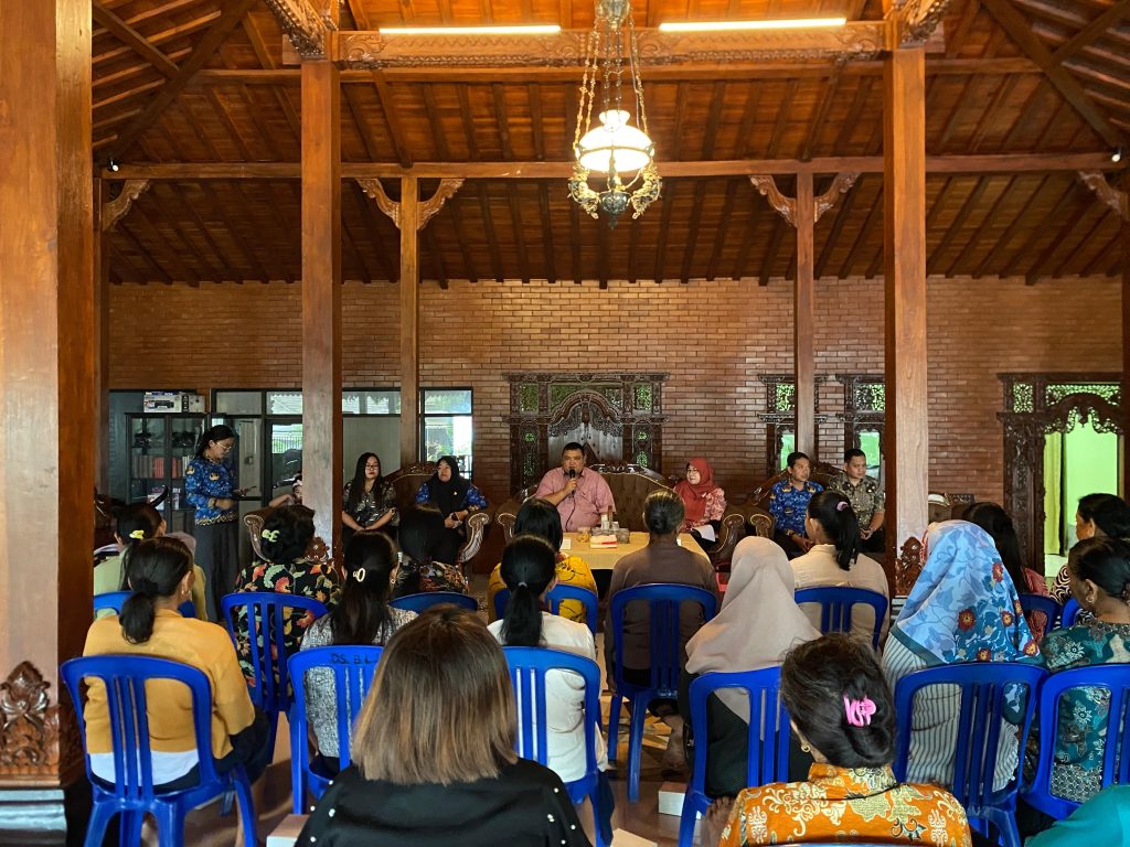KWT Sri Mulyo Desa Balerejo Terima Bantuan Bibit Tanaman dari Dinas ...
